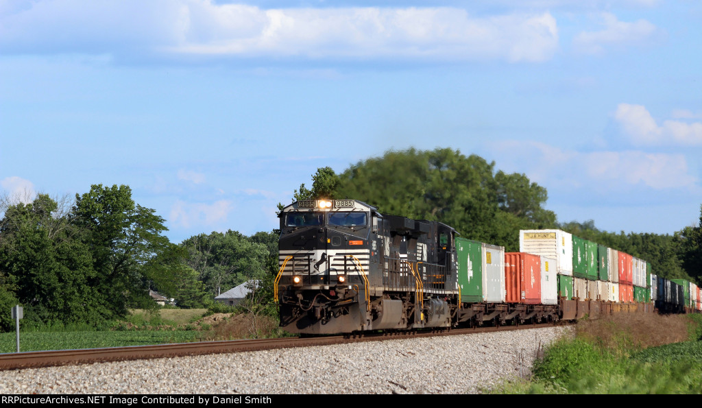 NS 9885 leads 282 west-bound
